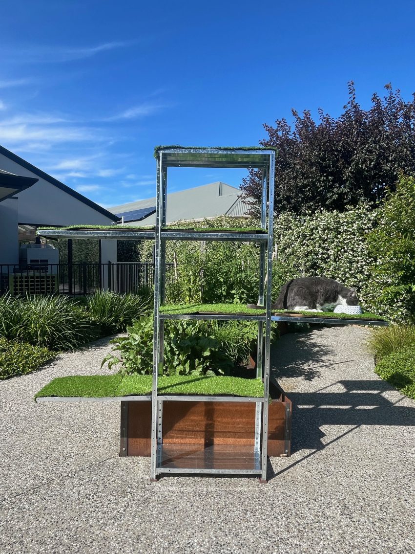 Build a cat tower that is easy and inexpensive